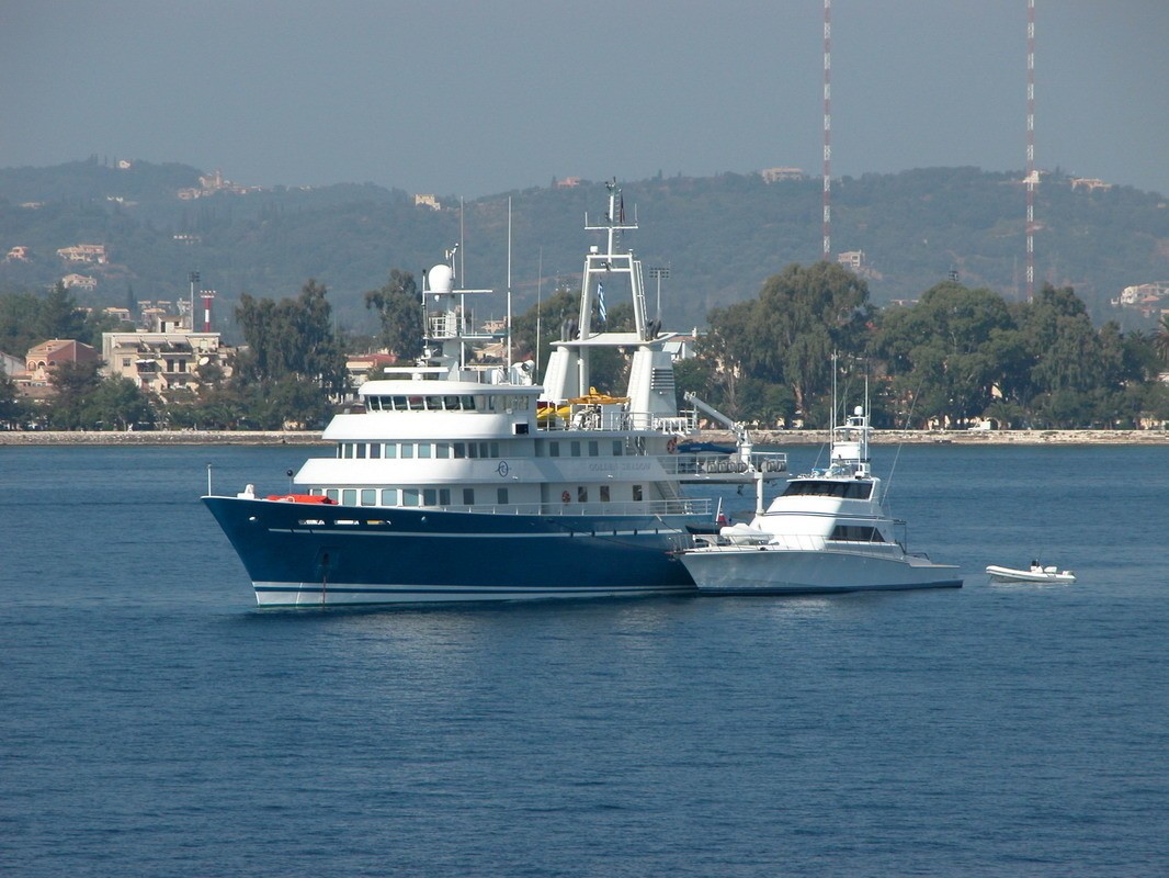 Yacht GOLDEN SHADOW, Campbell Shipyard | CHARTERWORLD Luxury Superyacht ...